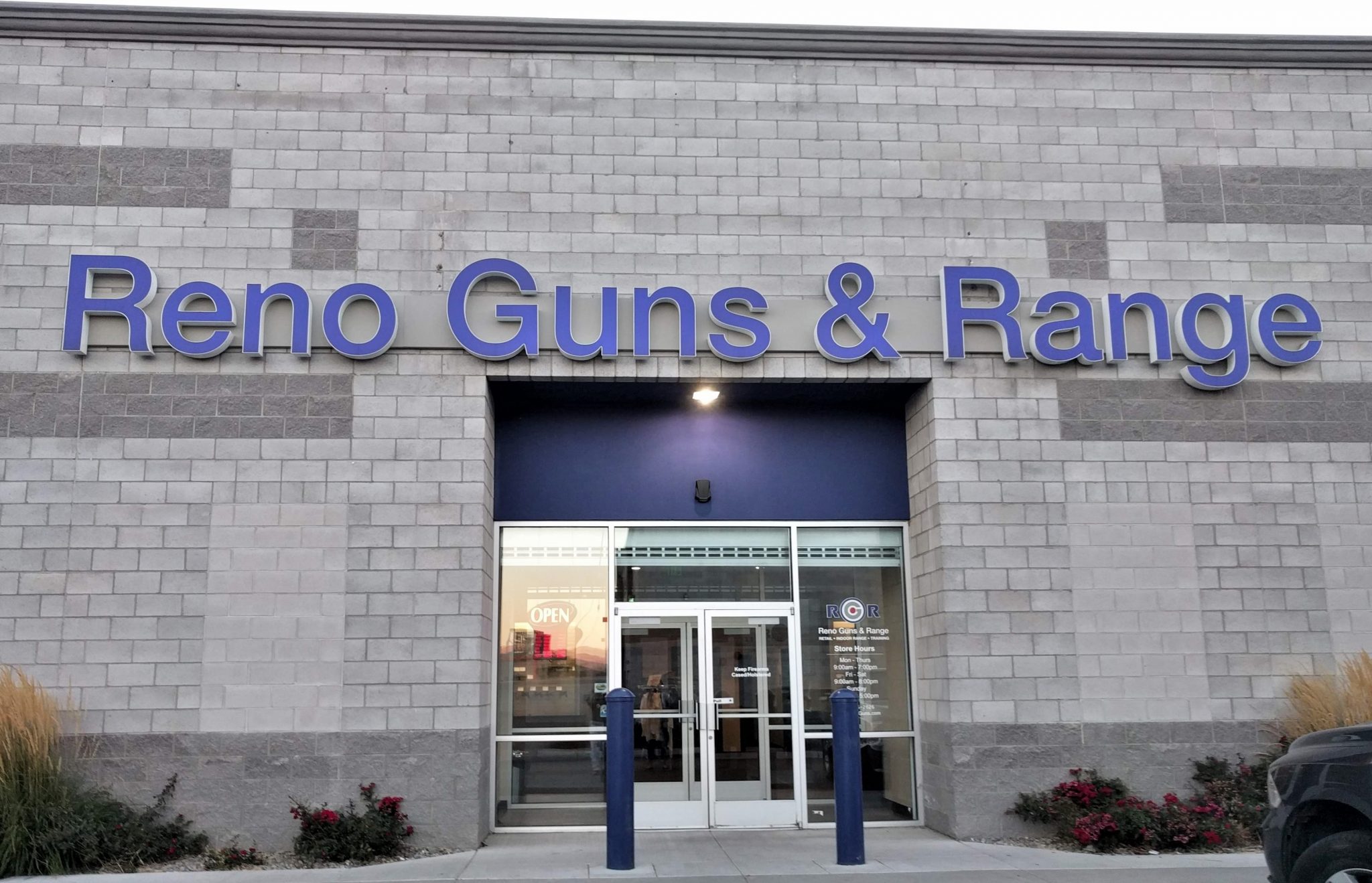 銃器のレンタル試射ができる射撃場 - Reno Guns & Range
